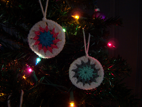 Ravelry: Pinwheel Ornaments pattern by Katherine Moody