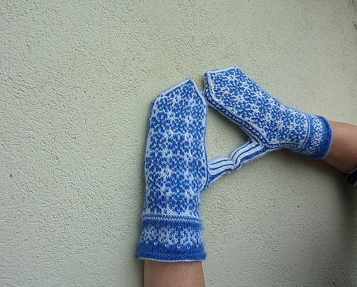 Ravelry: Snowflake Mittens pattern by Natalia Moreva