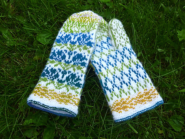 Ravelry: Cornflowers in the Rye pattern by Natalia Moreva