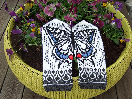 Ravelry: Swallowtail pattern by Natalia Moreva