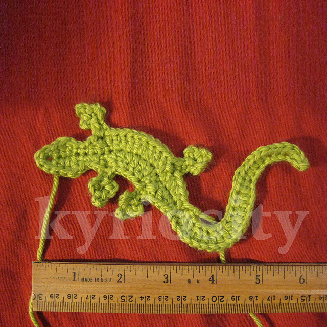 Ravelry: Lizard Appliqué pattern by Valerie Kyriosity