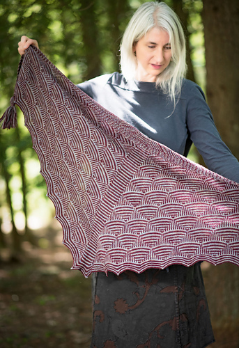 Ravelry: Alula pattern by Clare Lakewood