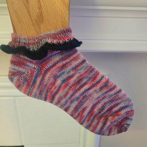 Ravelry: Soft Ruffle Socks pattern by Allison Schmidt