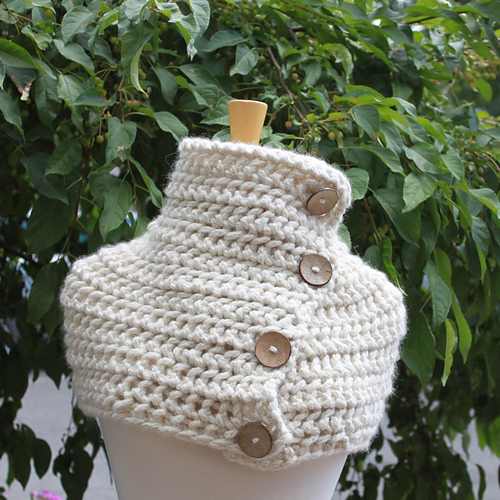 Ravelry: Lulu's Cowl - Cache Cou de Lulu pattern by Lucinda Iglesias