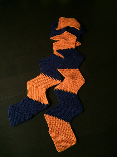 Ravelry: Loom Knit Zig Zag Scarf pattern by Ravendas