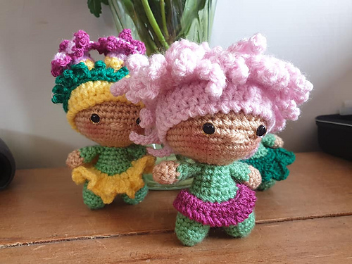 Ravelry: Wee Weebee Flower Dolls pattern by Laura Tegg