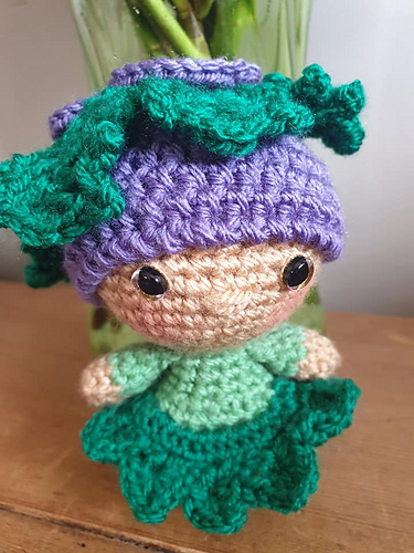 Ravelry: Wee Weebee Flower Dolls pattern by Laura Tegg