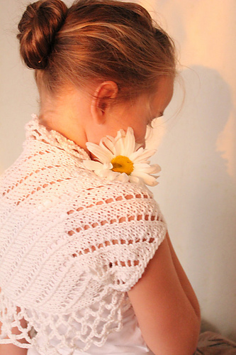 Ravelry: Girls white princess shrug pattern by Laurimuks patterns