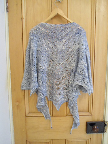 Ravelry: Winged Wrapture pattern by bunnymuff - Mona Zillah