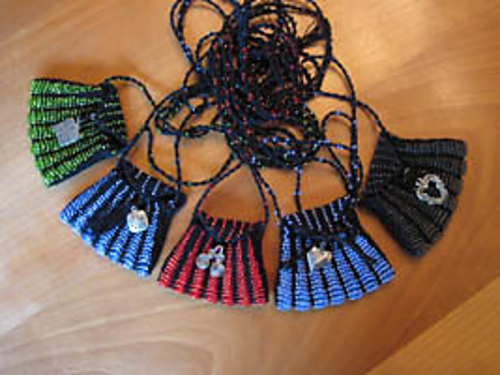 Ravelry: Beaded Amulet Bag pattern by Susan Rainey