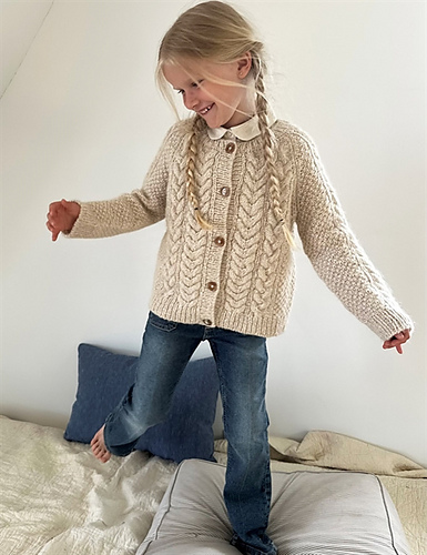 Ravelry: Siri Cardigan junior pattern by LE KNIT by Lene Holme Samsøe