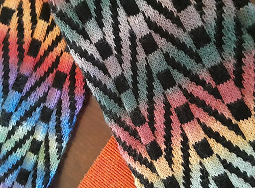 Ravelry: Fiber Optic Scarf pattern by Lee Gant