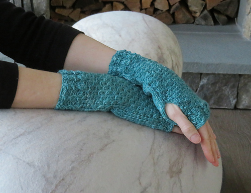 Ravelry: Mermaid Scales Fingerless Gloves pattern by Lena Mathisson
