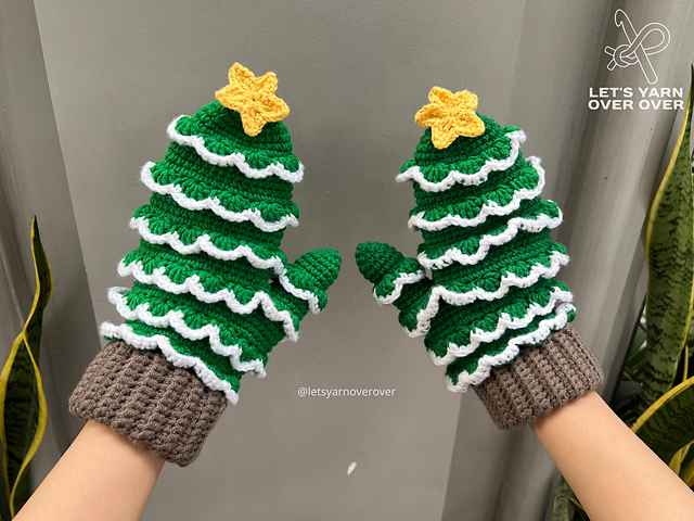 Ravelry: Christmas Tree mitten pattern by Duong Nguyen
