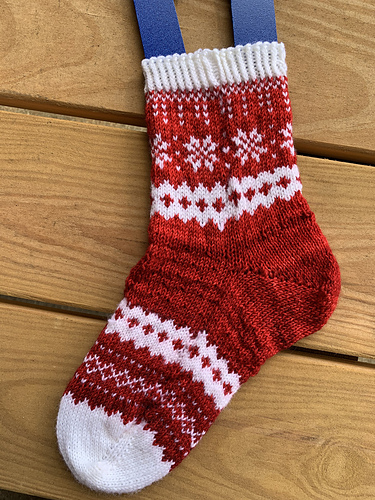 Ravelry: Snowflake Socks pattern by Woollen Knots