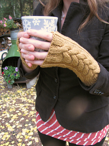 Ravelry: Harriet Mitts pattern by Elizabeth Pedersen