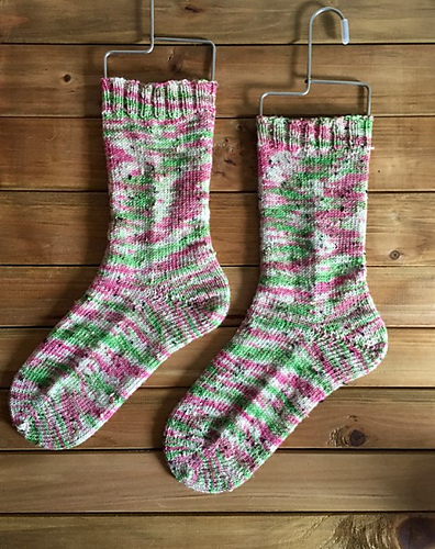 Ravelry: So Vanilla Socks pattern by Mary Lukas