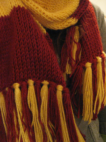 Ravelry: Harry Potter Gryffindor Scarf pattern by Lillian Wong