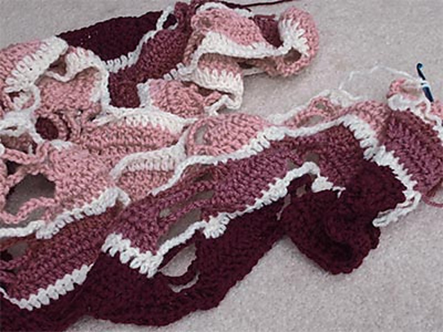 Ravelry: linda74's 2012 #50 - Bobble-less #2 - A Jacob's Ladder Ripple