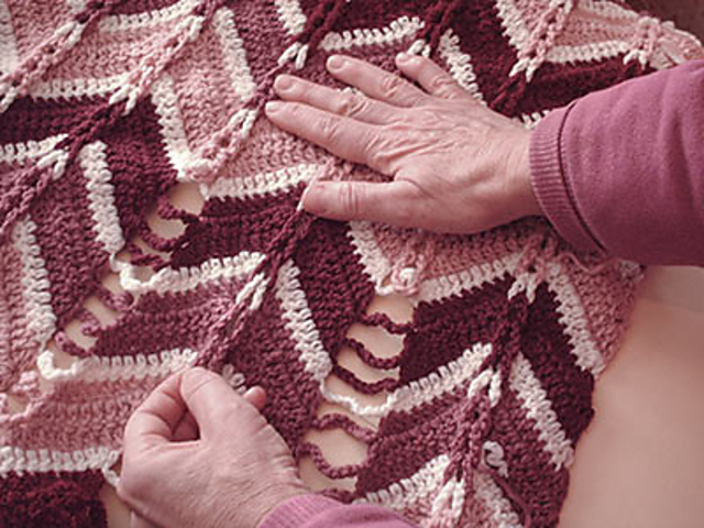 Ravelry: linda74's 2012 #50 - Bobble-less #2 - A Jacob's Ladder Ripple