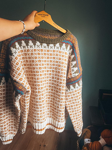Ravelry: Moa sweater pattern by Linka Neumann and Moa Hundseid