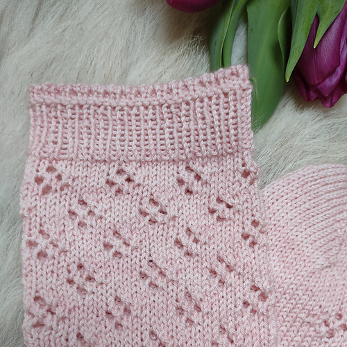 Ravelry: Fioriti Socks pattern by Lisa Schmidt