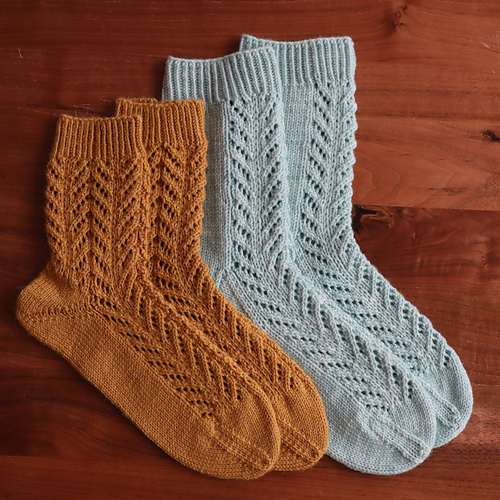 Ravelry: Ariose Socks pattern by Lisa Schmidt