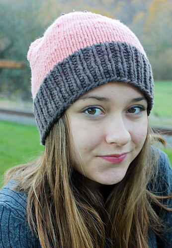 Ravelry: Cestari Two Tone Hat pattern by Lisa Uotinen