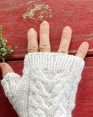 Ravelry: The White Stag pattern by Lisa Uotinen