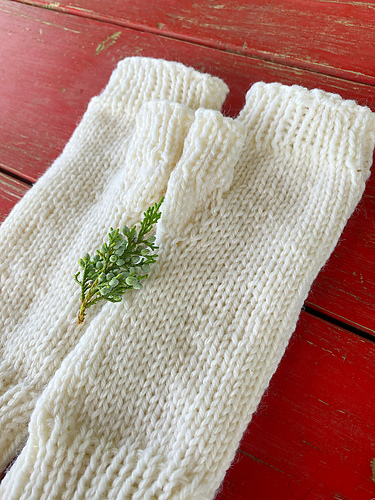 Ravelry: The White Stag pattern by Lisa Uotinen