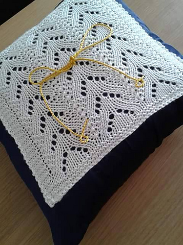 Ravelry: Lace cushion pattern by Tracey Todhunter