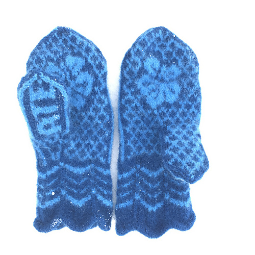 Ravelry: liwes' Blue mittens with violets