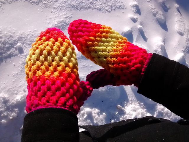 Ravelry: lkwiatko's Puff stitch mittens Test