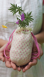 Ravelry: Sweet Hearts Reticule pattern by Sarah Gomez