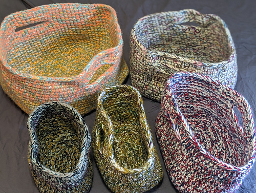 Ravelry: Quarantimes Nesting Baskets pattern by Alex Luce