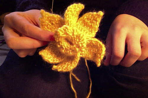 Ravelry: Daffodil Flower Brooch pattern by The Knit Guru