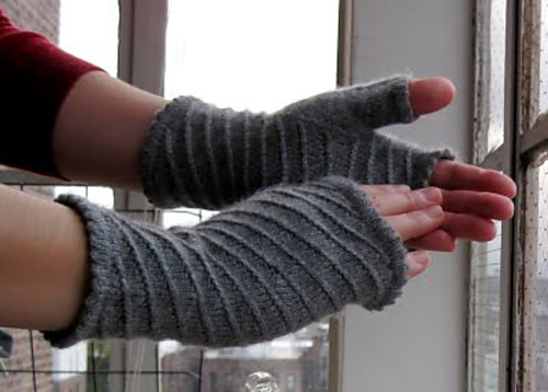 Ravelry: Spiral Mitts pattern by Jennifer Little