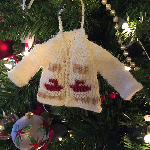 Ravelry: Mini Vintage Curling Sweater pattern by Julia Reichelt