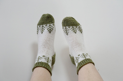 Ravelry: Pine tree socks pattern by L'oro unico