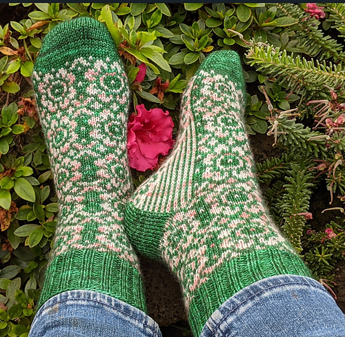 Ravelry: Blooming Shades pattern by Lorraine Rayson