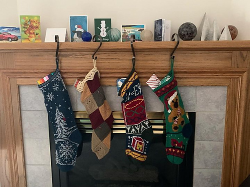 Ravelry: Christmas Cardinal Stocking pattern by Darlene Swaim