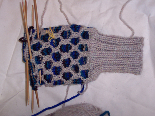 Ravelry: Honeycomb Mittens pattern by Jean Newsted