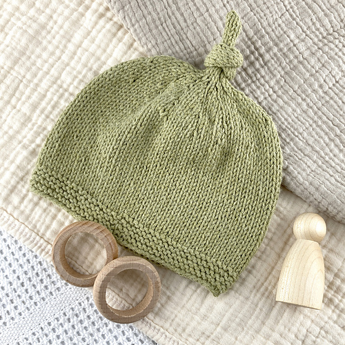 Ravelry: Baby Hat with Top Knot - Tegan pattern by Julie Taylor