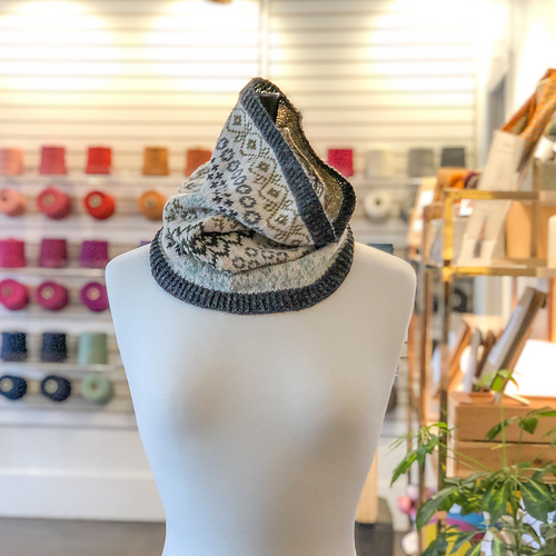 Ravelry: DIY Colorwork Cowl pattern by Em Hanna