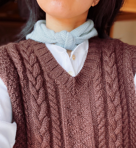 Ravelry: Cuddle Kerchief pattern by eniki.studio