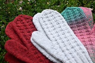 Ravelry: Flynn Creek Mittens pattern by Jeannette Luna
