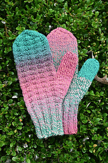 Ravelry: Flynn Creek Mittens pattern by Jeannette Luna