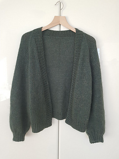 Ravelry: Janes Cardigan pattern by Jane Holst Kristensen