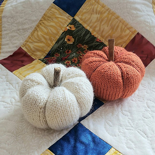Ravelry: Wee Pumpkins pattern by Susan Rainey
