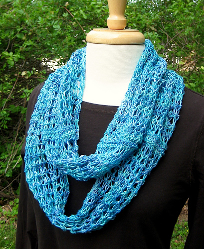 Ravelry: Knitted Mesh Cowl & Scarf pattern by Lynn M. Wilson